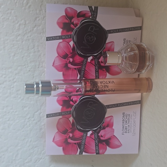 Viktor & Rolf | Other | Viktor Rolf Flowerbomb Nectar Travel Spray ...